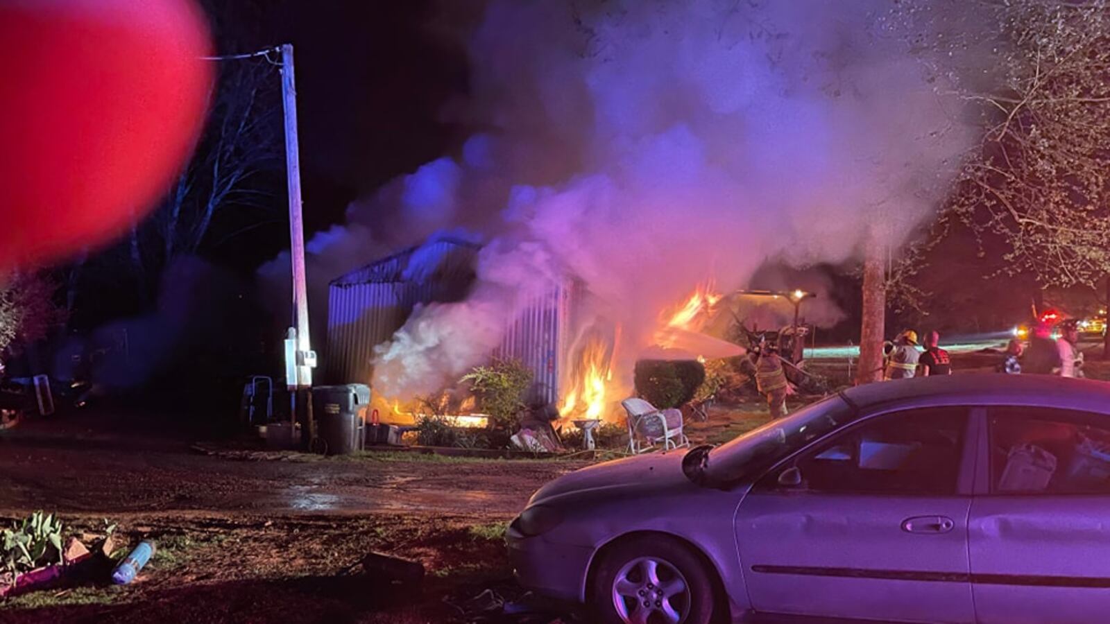 Morgan Co. volunteer crews help extinguish early morning blazing building Morgan Co. volunteer crews help extinguish early morning blazing building